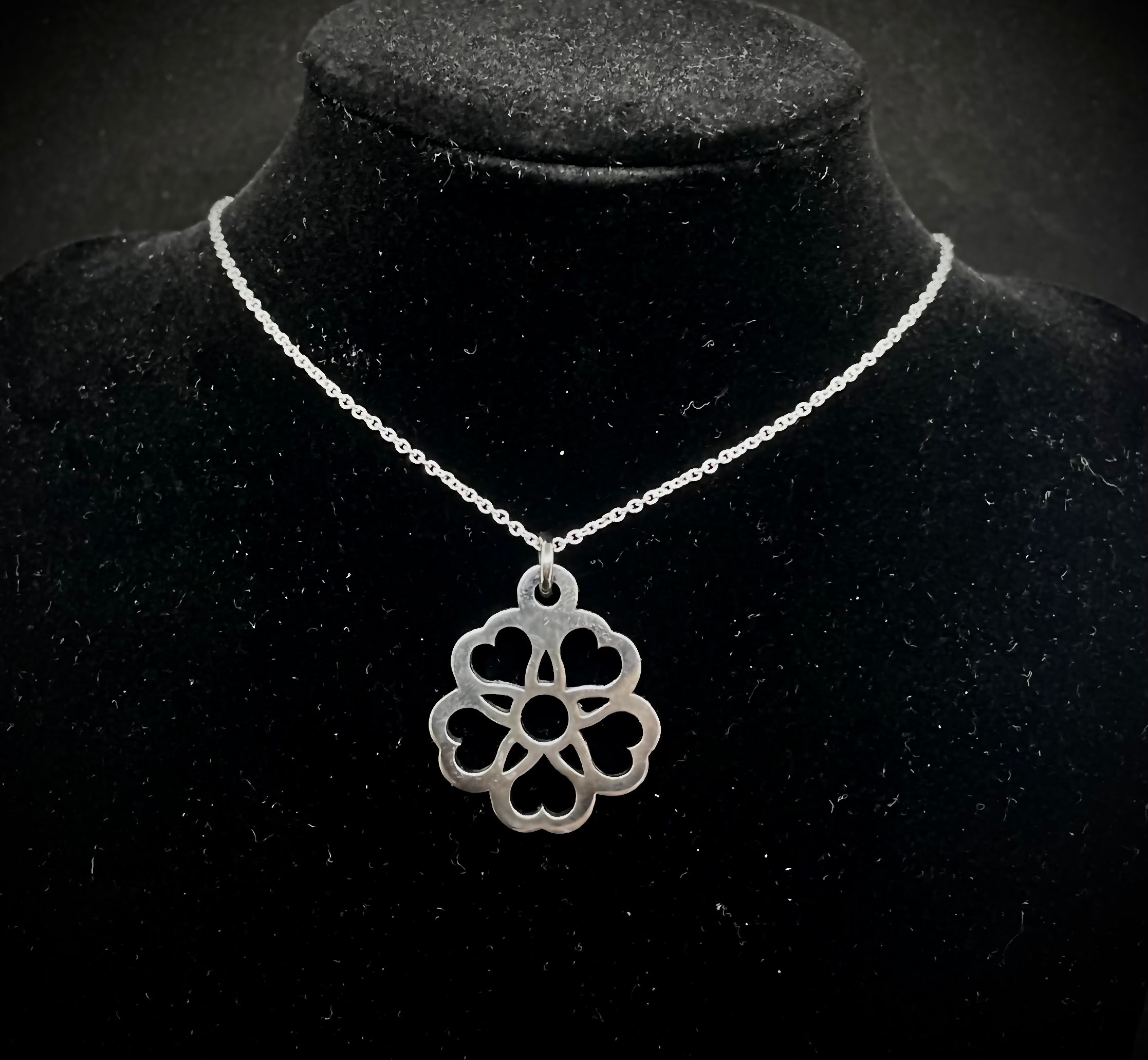 5 Point Love Heart Pendent – TANNER SPURS